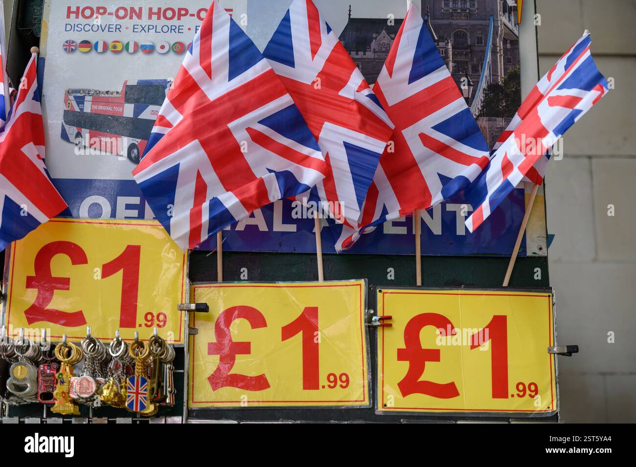 London, UK. January 30th 2025. Souvenir gifts and Union Jack flags for ...