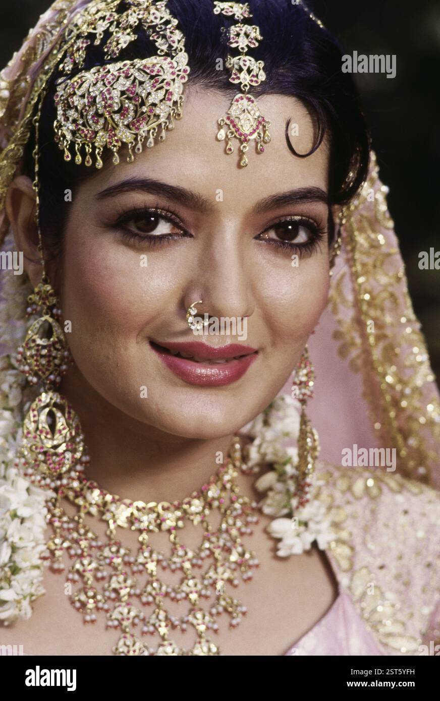 Indian bollywood actress sonu walia hi-res stock photography and images ...