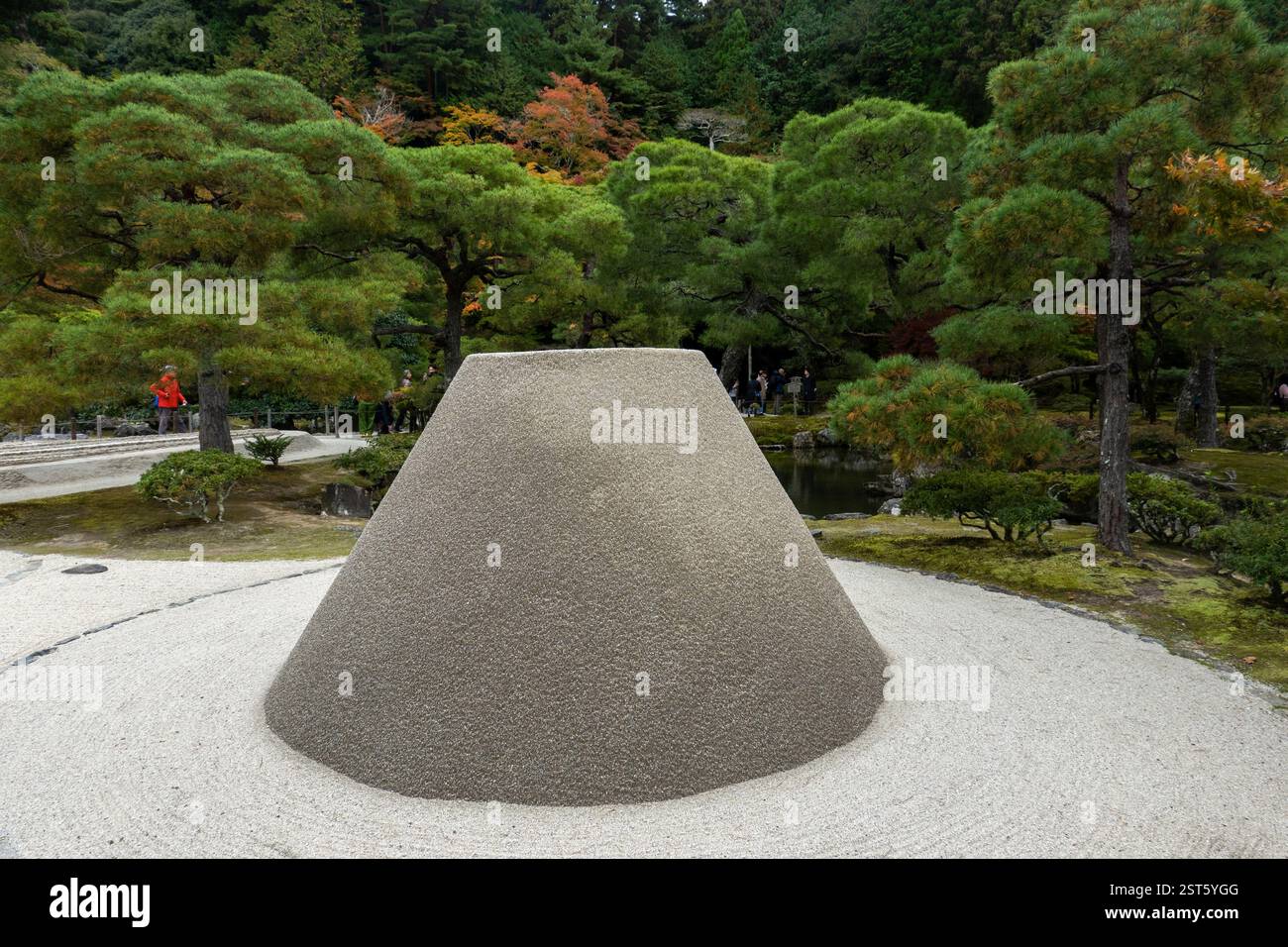 Ginkakuji temple moon viewing sand mound hi-res stock photography and ...