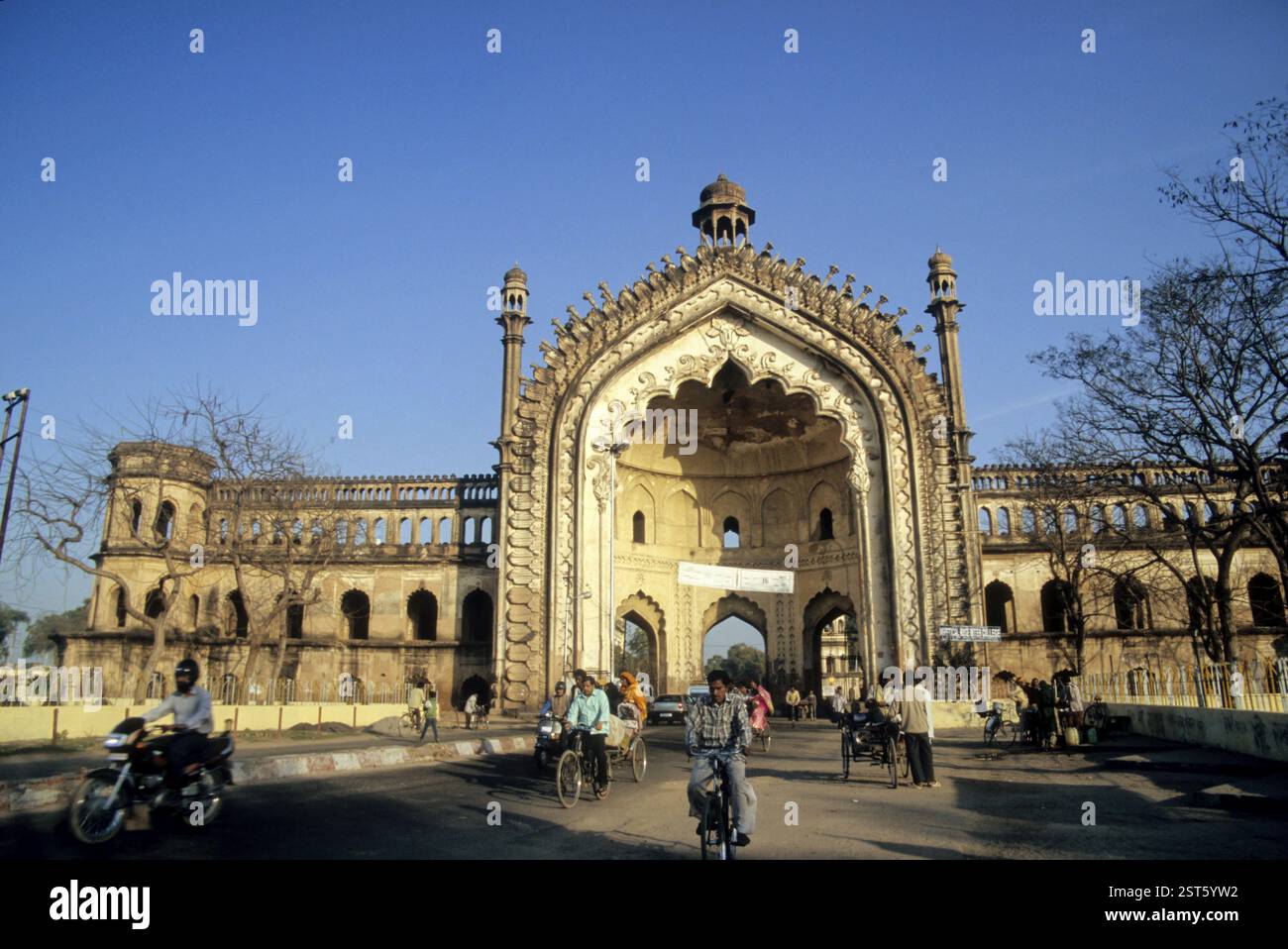 Lucknow streets hi-res stock photography and images - Alamy