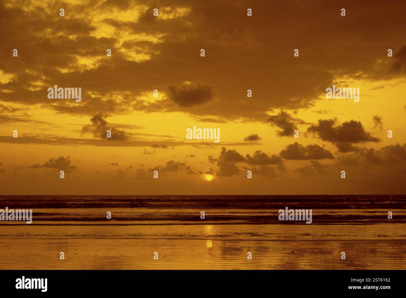 Juhu beach in mumbai hi-res stock photography and images - Alamy