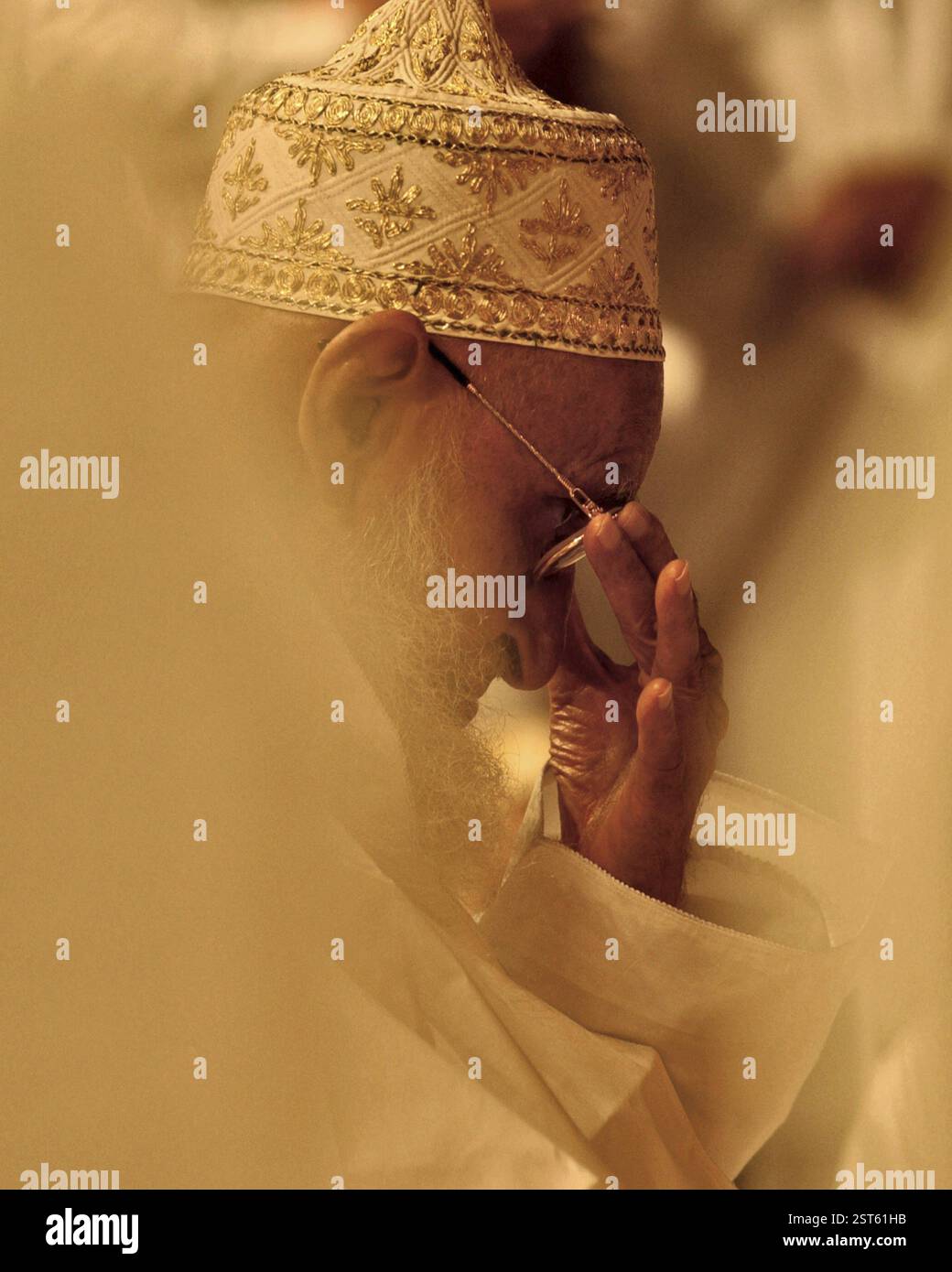 Members of Bohra community seeking blessing from religious leader ...