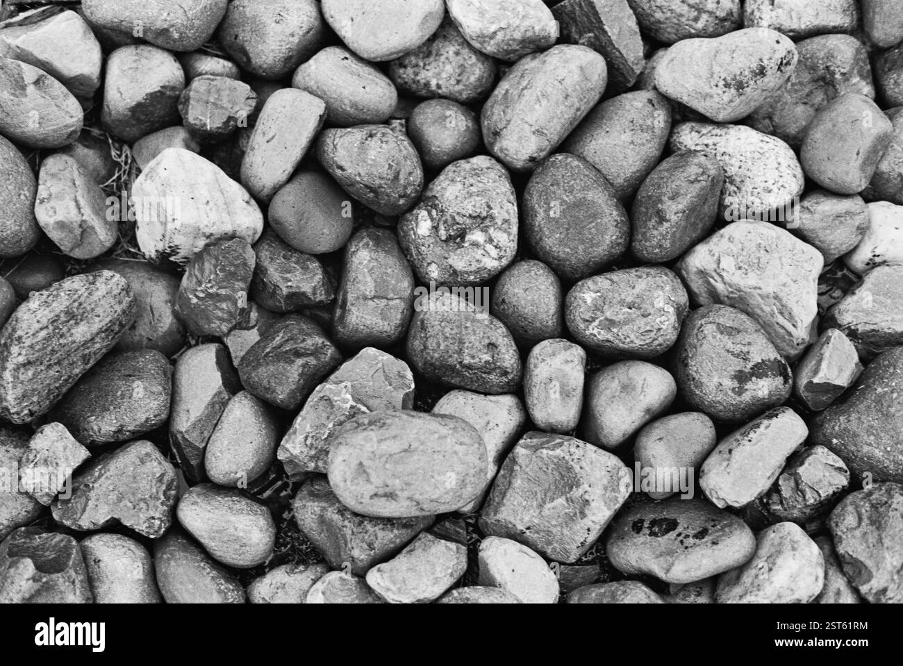 Black and White monochrome horizontal rocks stone patterns shapes grid ...