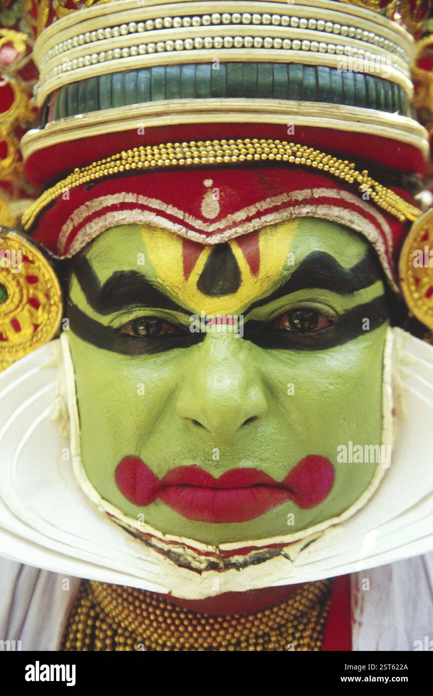 Kathakali, K. sivrajan performing classical dance of India MR#306 Stock ...