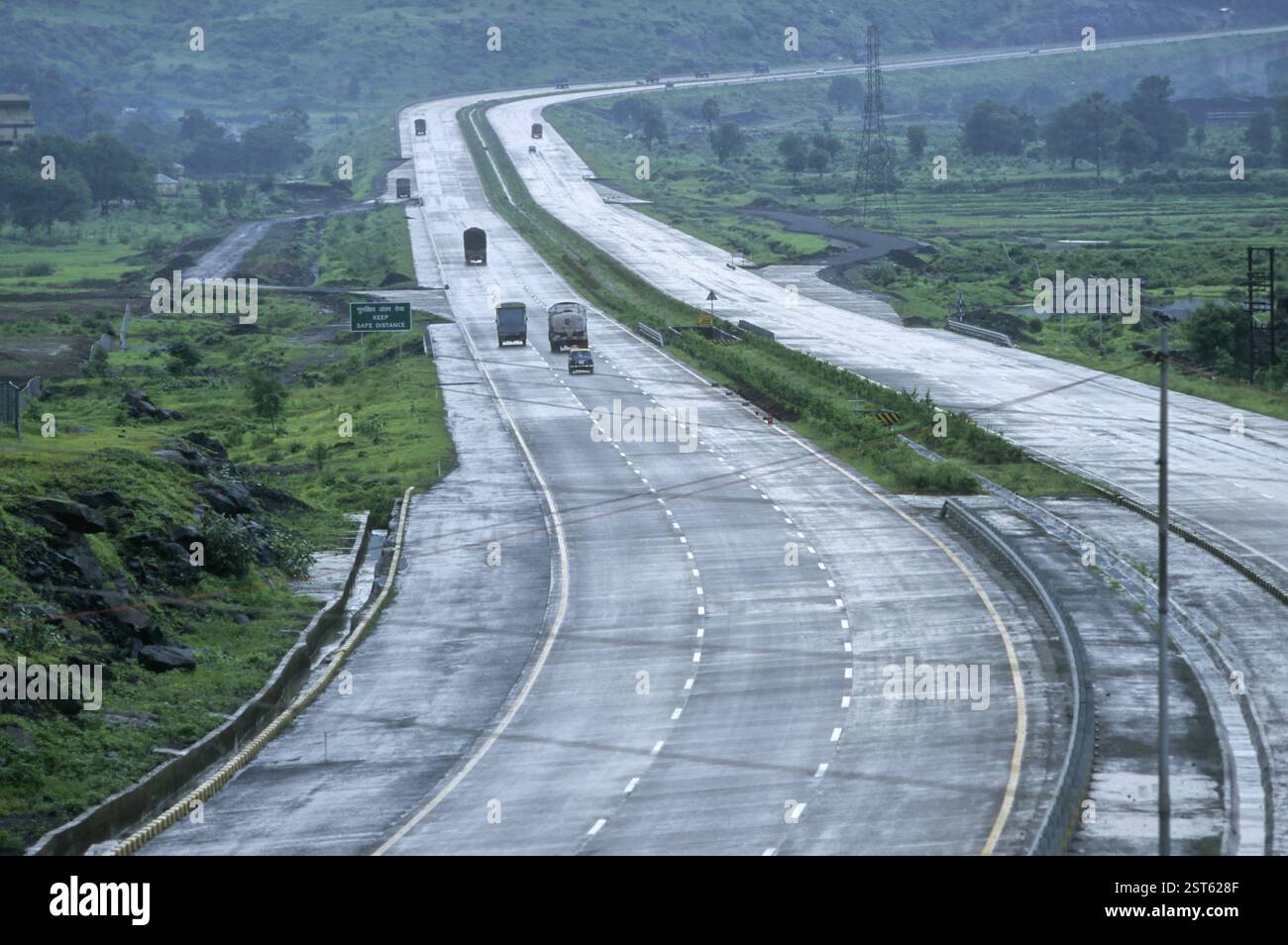 Mumbai pune highway hi-res stock photography and images - Alamy