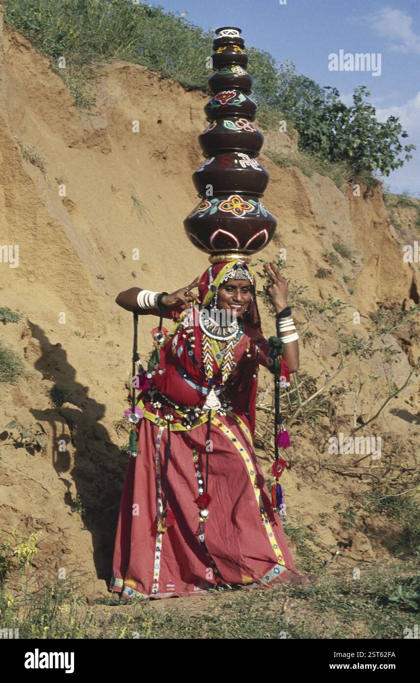 Sulabo, kalbeliya dancer, Woman performing Stock Photo - Alamy