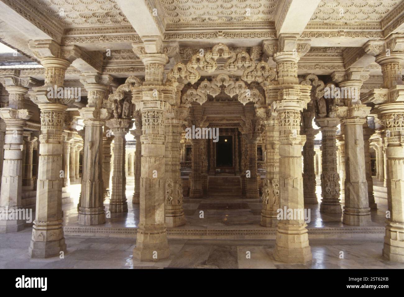 Dilwara jain temple hi-res stock photography and images - Alamy