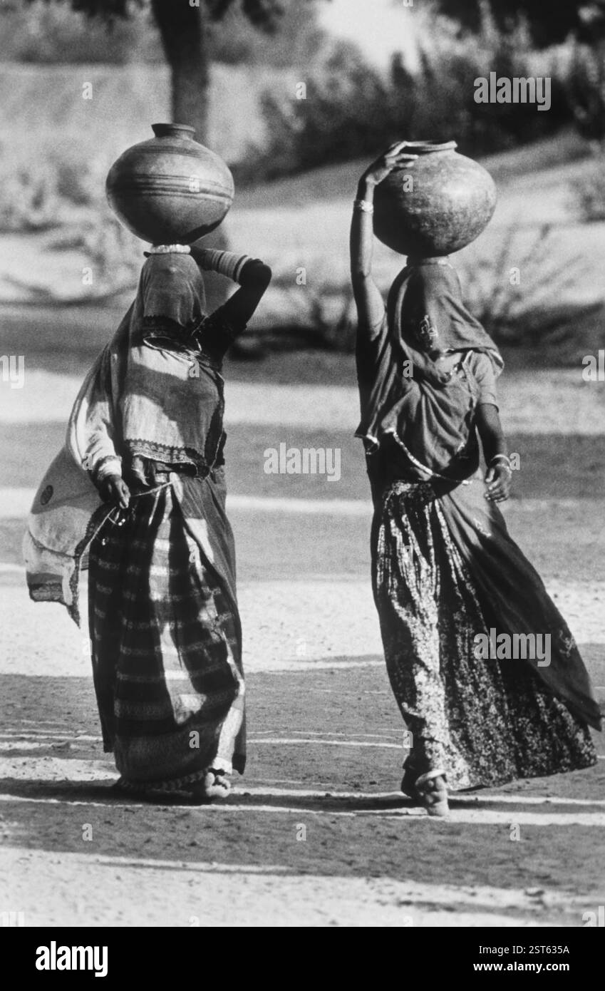 Women carrying water in Black and White Stock Photos & Images - Alamy