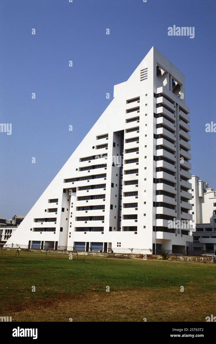 Triangle shape building hi-res stock photography and images - Alamy