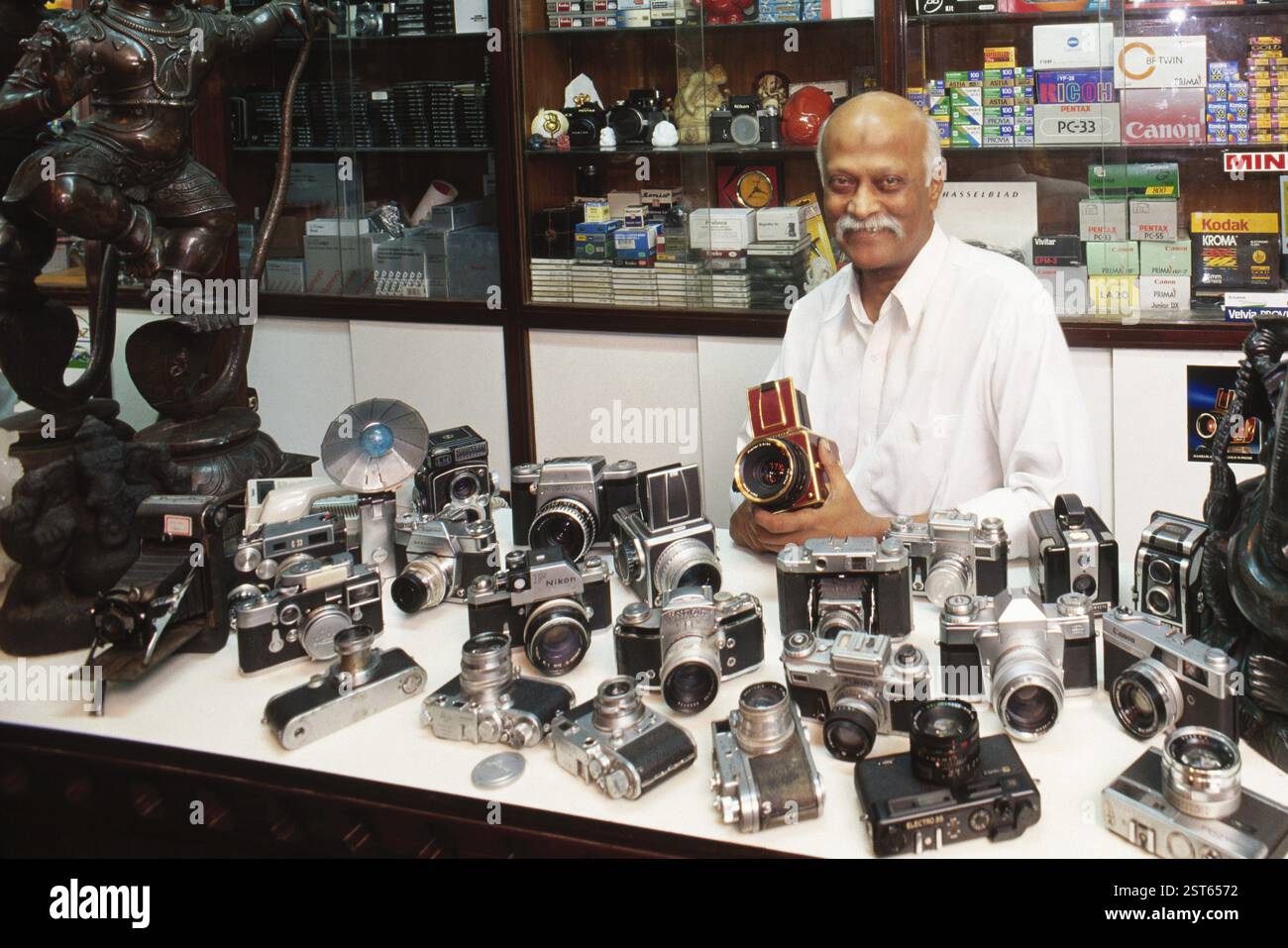 Camera shop, india Stock Photo - Alamy