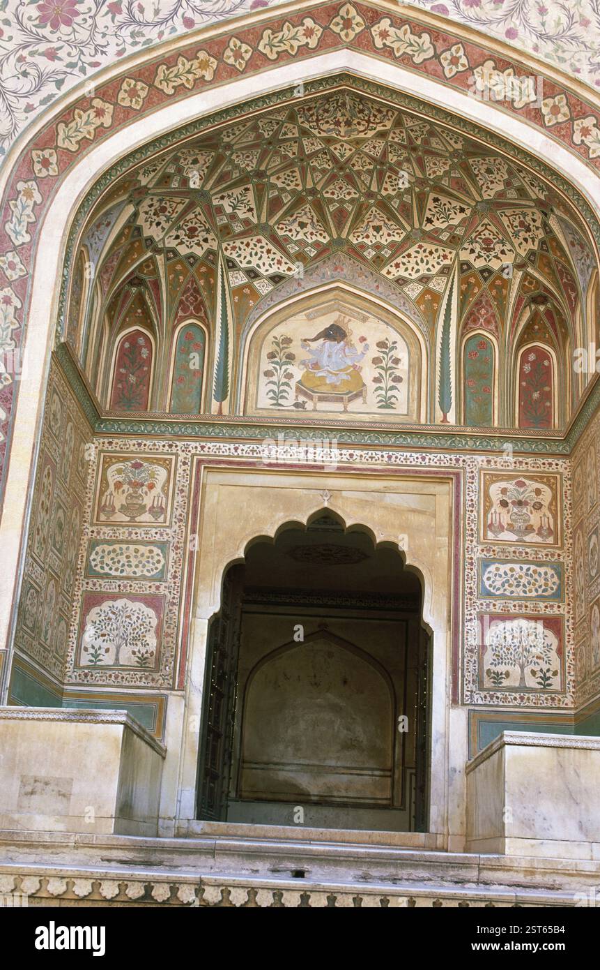 Fine painting at ganesh pol, amber fort, jaipur, rajasthan, india Stock ...