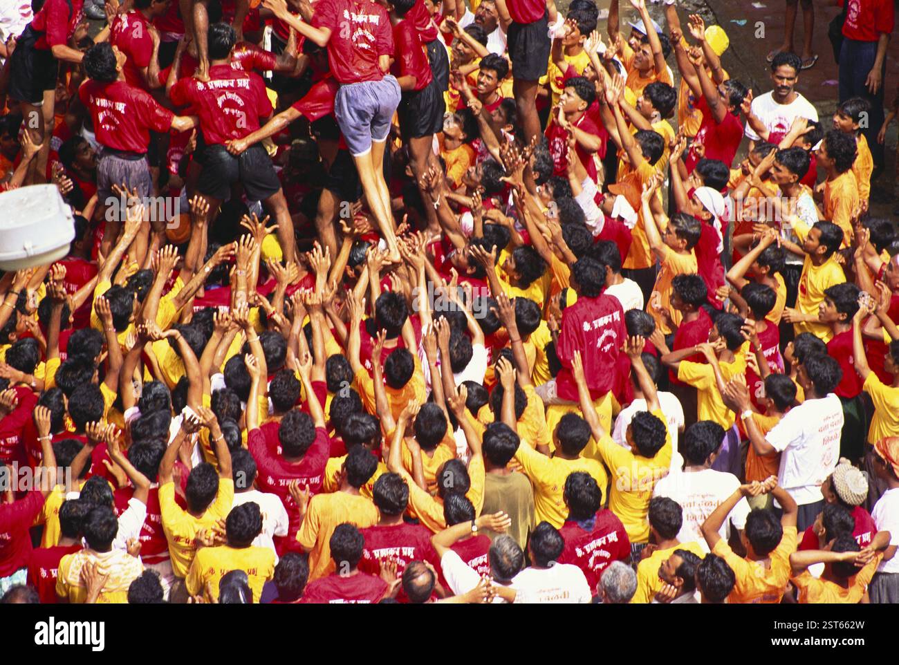 Human pyramid janmashtami festival dadar hi-res stock photography and ...