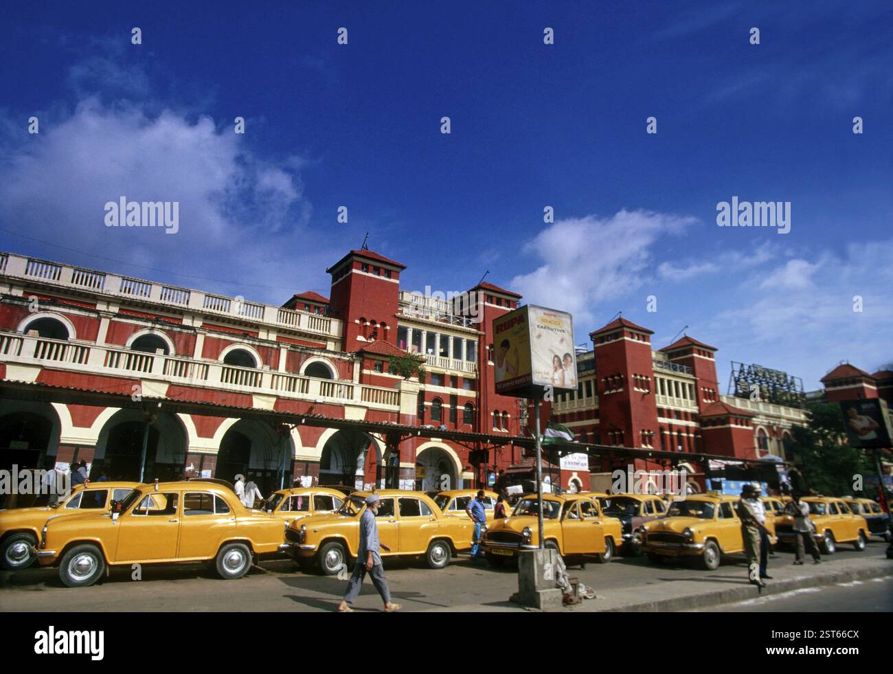 Howrah Station, calcutta, west bengal, india Stock Photo - Alamy