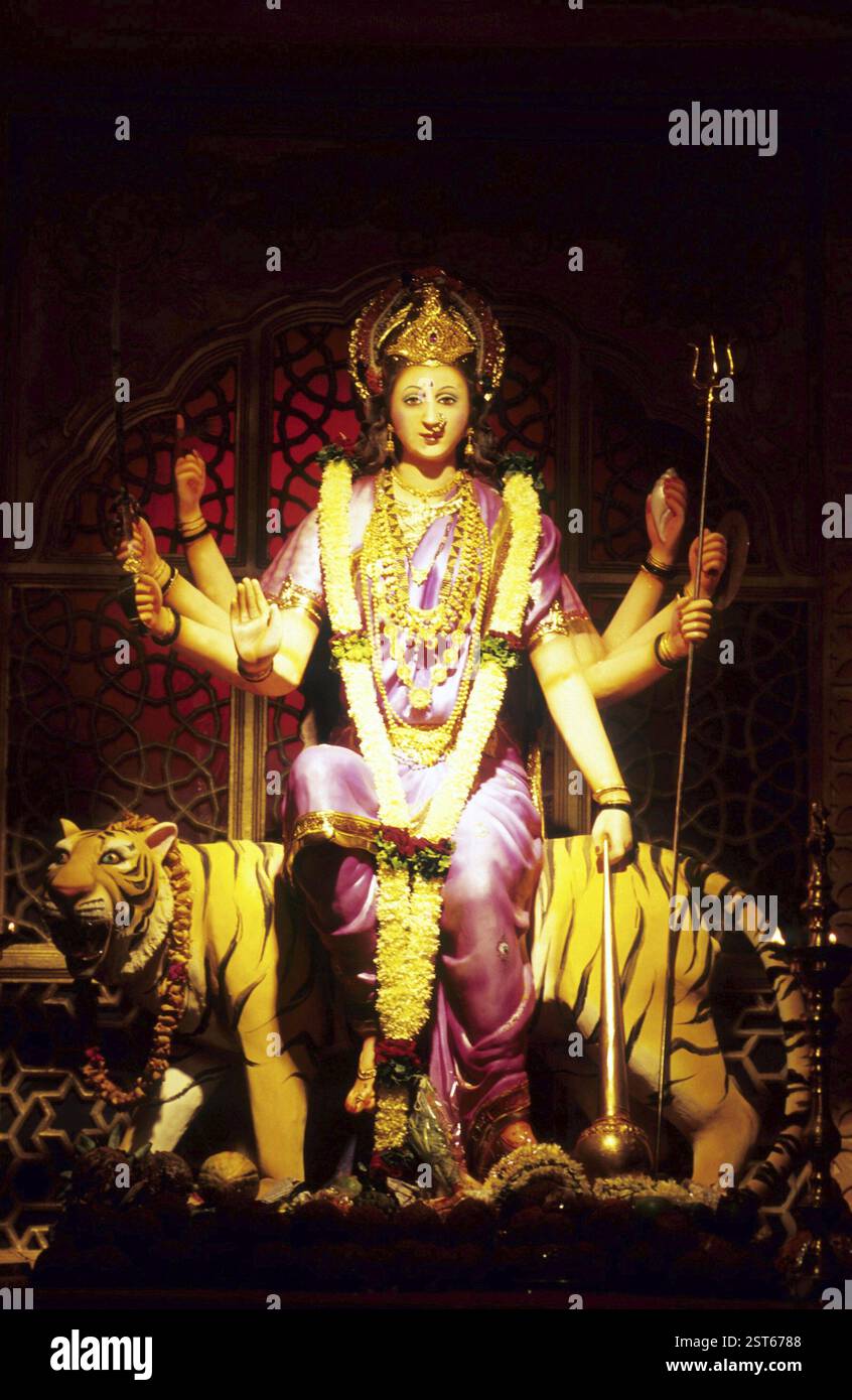 Sculptures hindu idols hi-res stock photography and images - Alamy