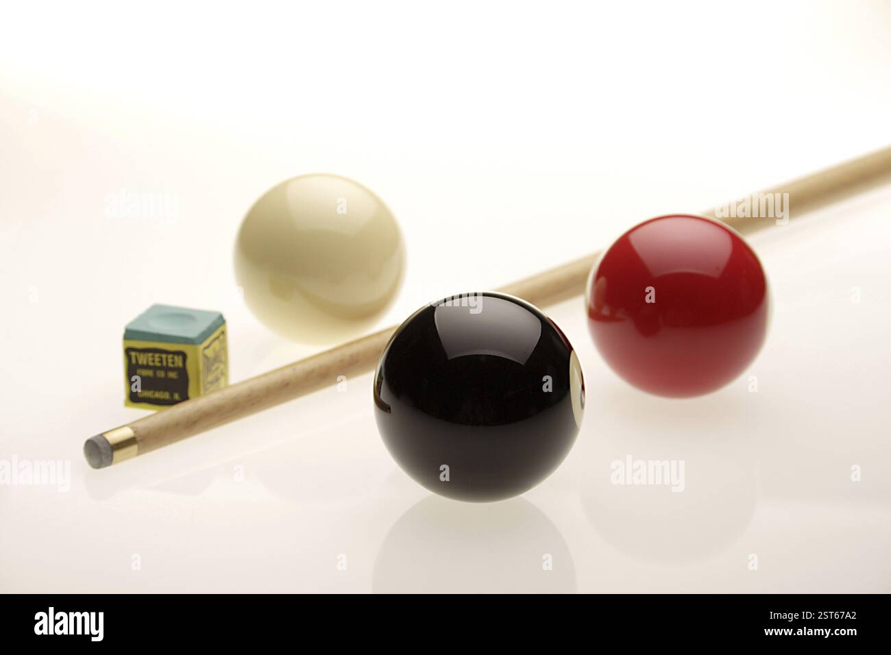 Pool table balls sticks hi-res stock photography and images - Alamy