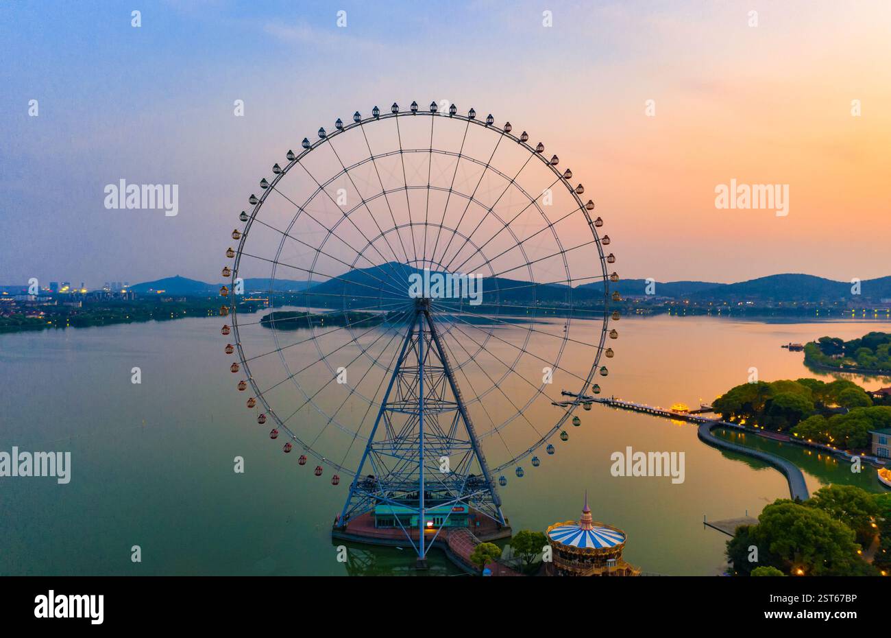 Dusk Scenery of Lihu Scenic Area, Wuxi City, Jiangsu Province, China ...