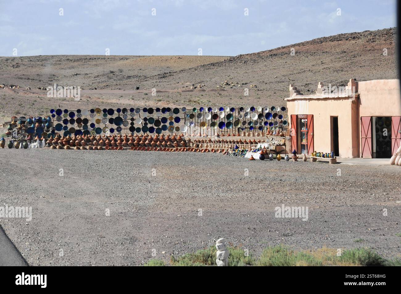 Desert pottery stand hi-res stock photography and images - Alamy