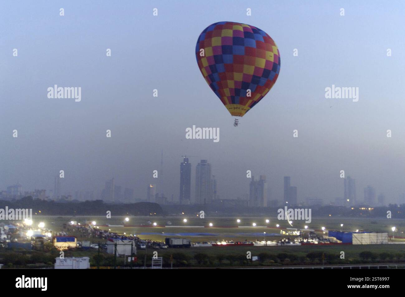 Hot Air Balloon world record 70, 000 feet at Mahalaxmi race course ...