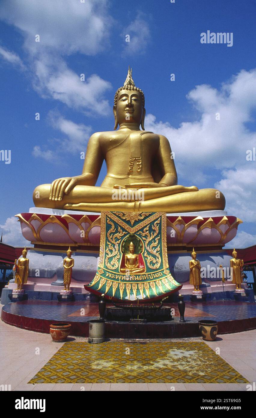 Big golden sculptures hi-res stock photography and images - Alamy