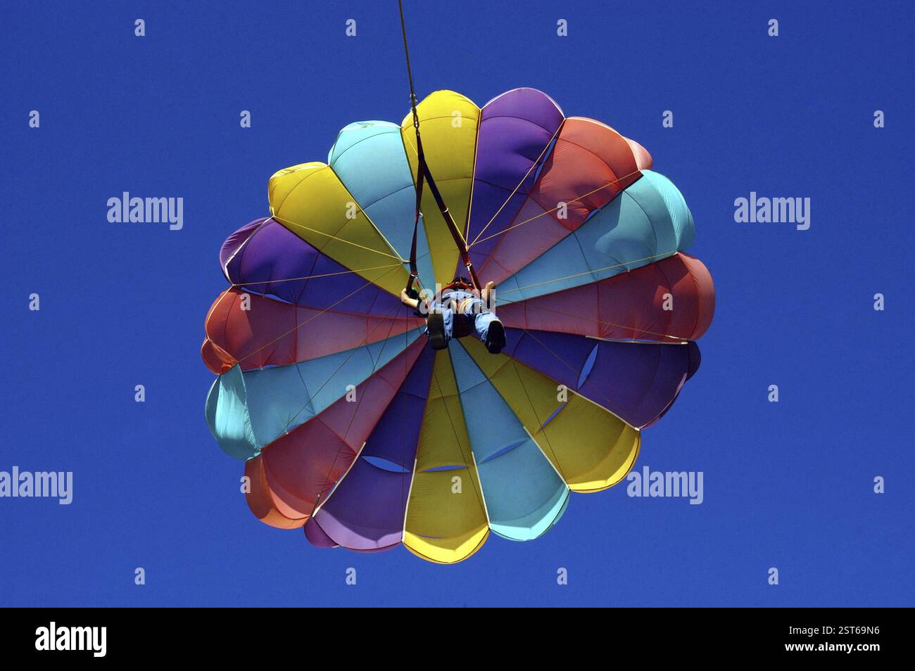 Parasailing one man with colourful parachute on Chowpatty, Marine Drive ...