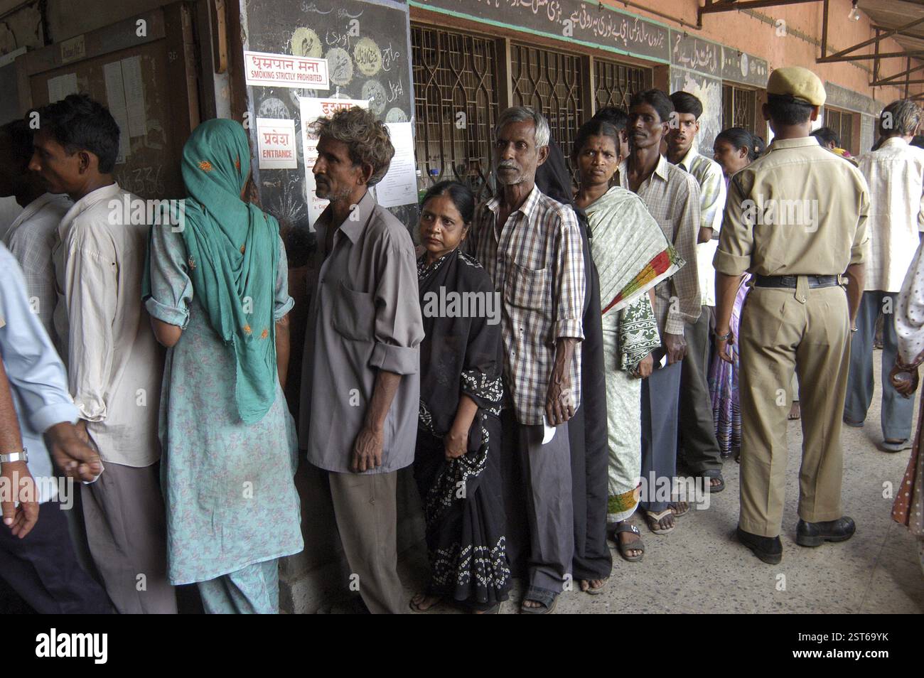 Standing waiting in line indian man hi-res stock photography and images ...