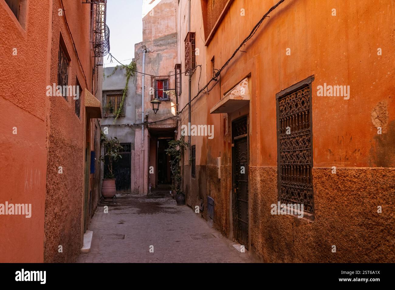 Street view of the old town Medina in Marrakesh houses and narrow ...