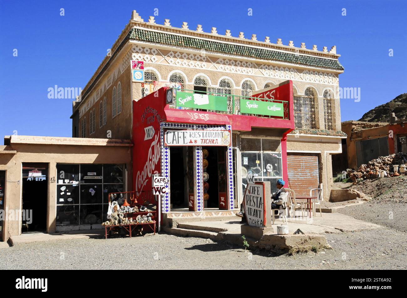 Tichka Pass, Col du Tichka, 2260m, Traditional Moroccan cafe-restaurant ...