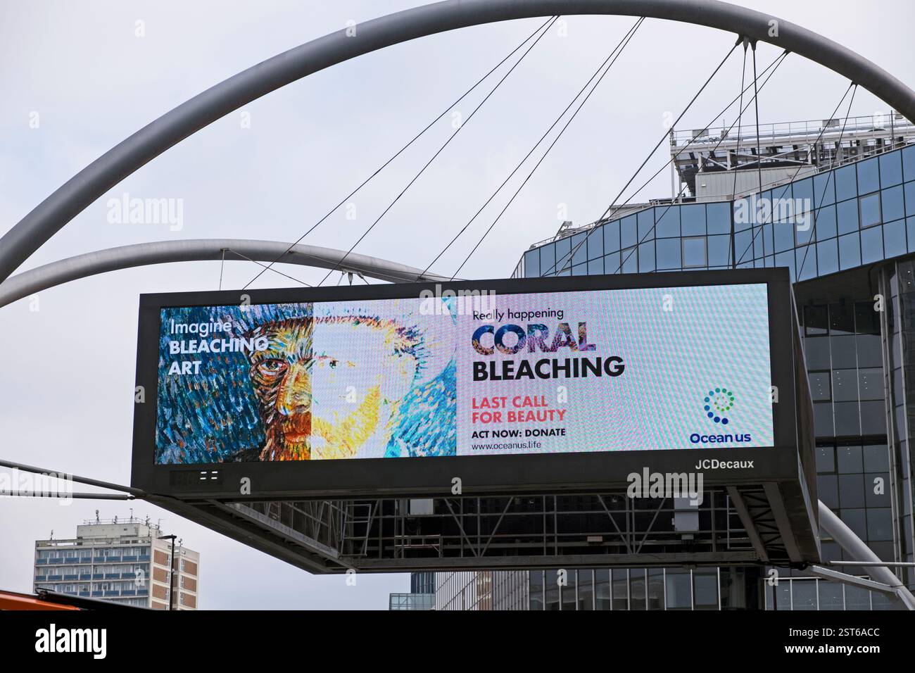 Digital electronic sign billboard hi-res stock photography and images ...