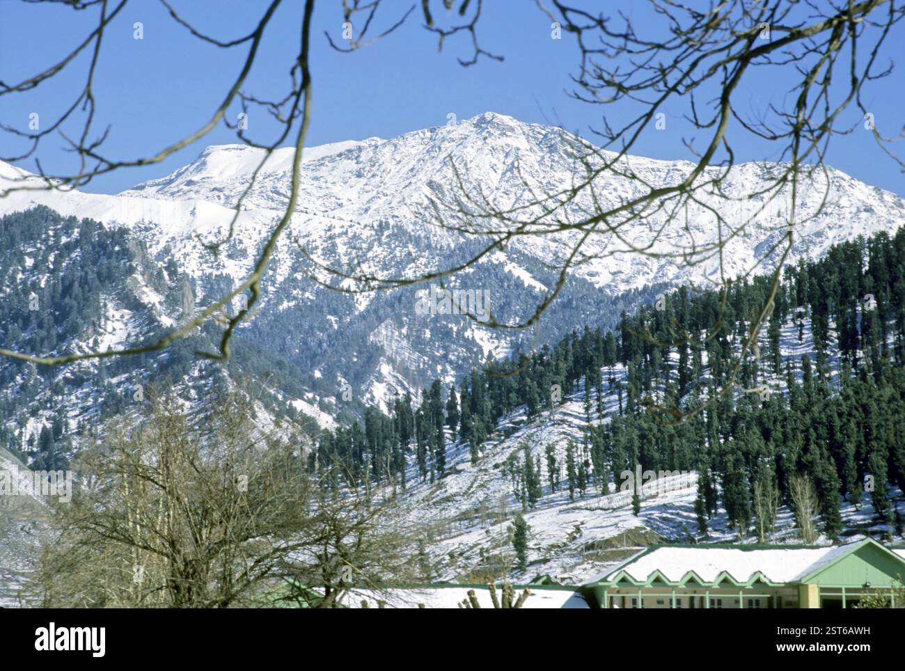 Snow covered peaks in pahalgam, jammu and kashmir, india Stock Photo ...