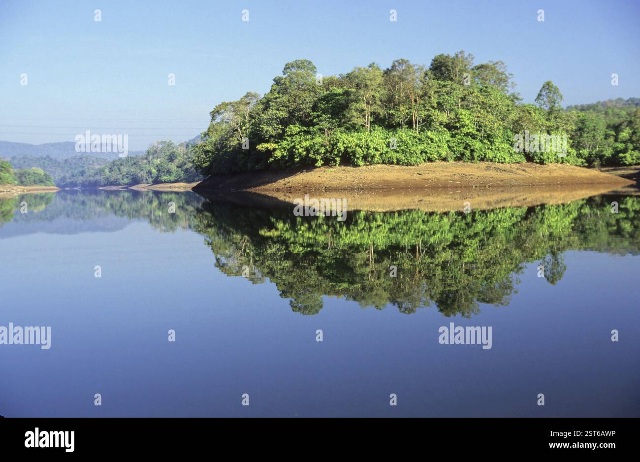 Poringalkuthu reservoir hi-res stock photography and images - Alamy