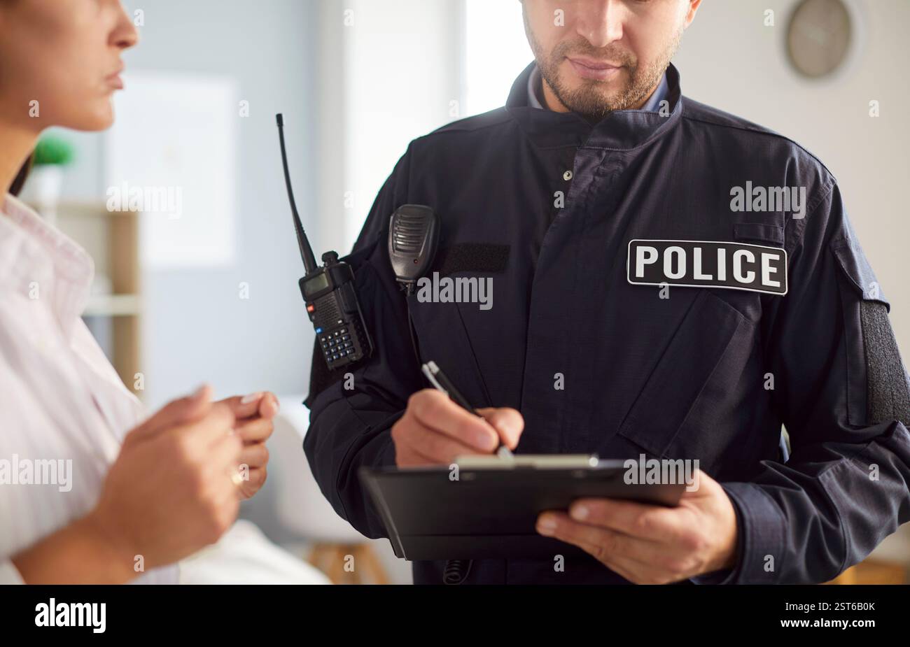 Police interviewing victim crime hi-res stock photography and images ...
