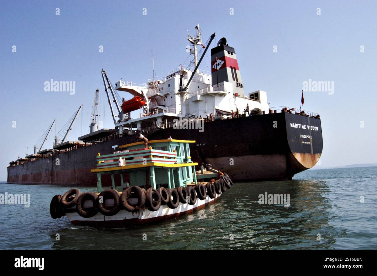 Shipping, Tons of oil spilled from Singapore based bulk carrier ship ...