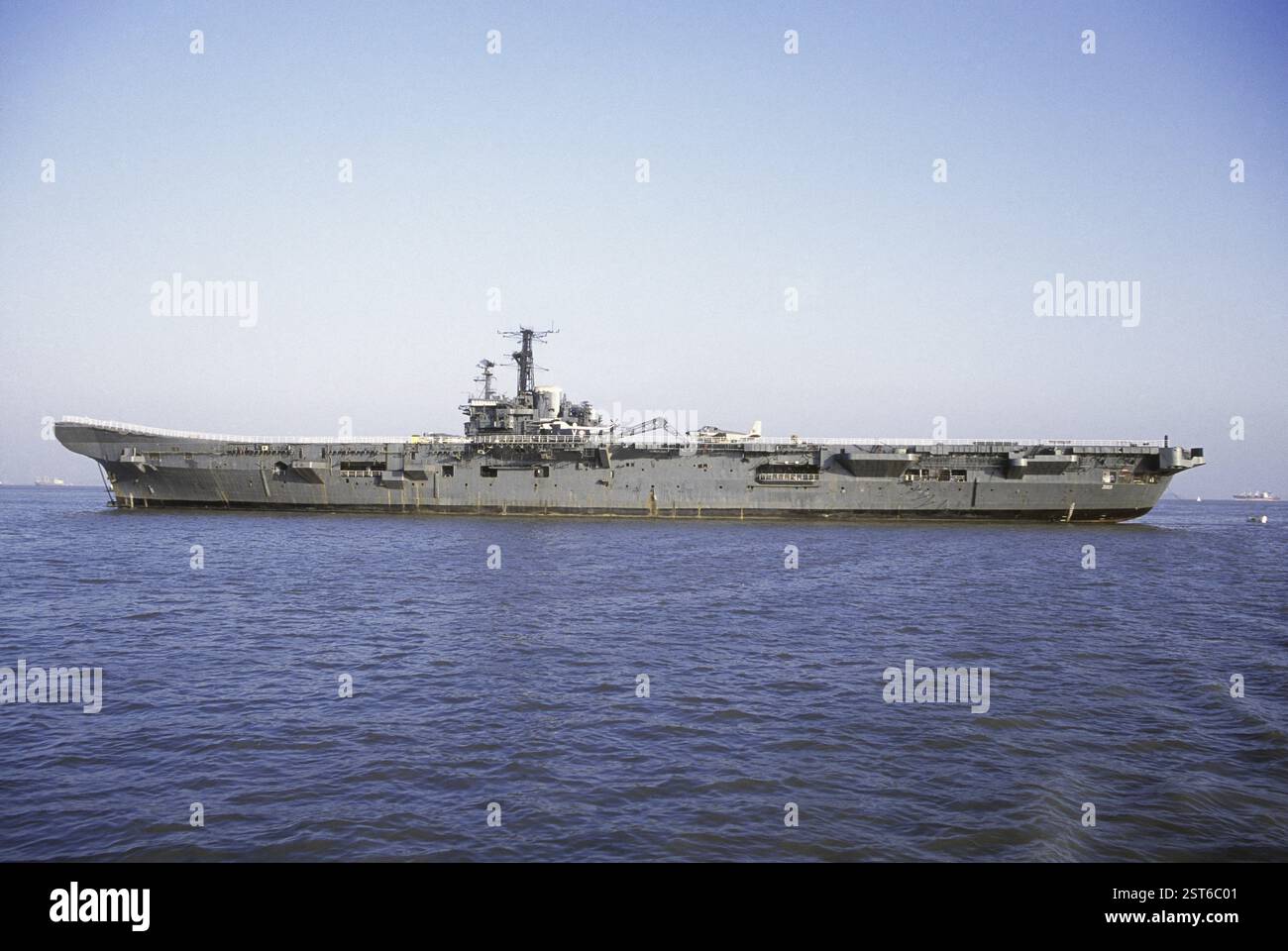 INS Vikrant at gateway of india, Aircraft carriers ship warship, bombay ...