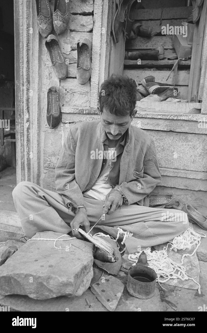 Cobbler in Jaisalmer, Rajasthan, India, Asia Stock Photo - Alamy