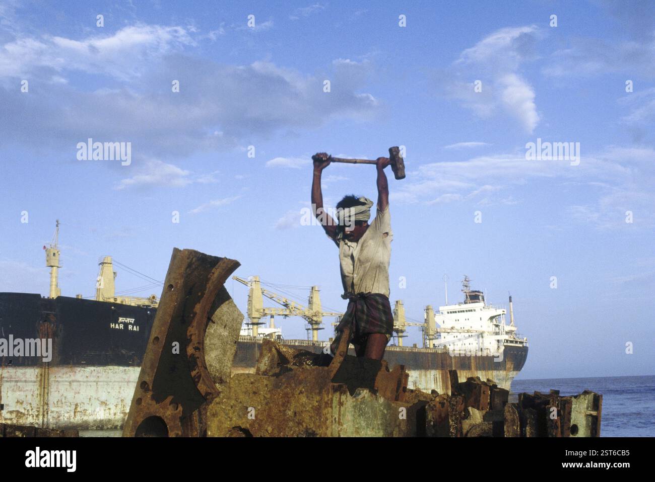 Alang ship breaking yard, gujarat, india Stock Photo - Alamy