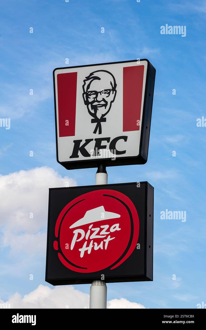 Sao Paulo, Brazil - aug03,2021 - Traditional KFC and Pizza Hut ...