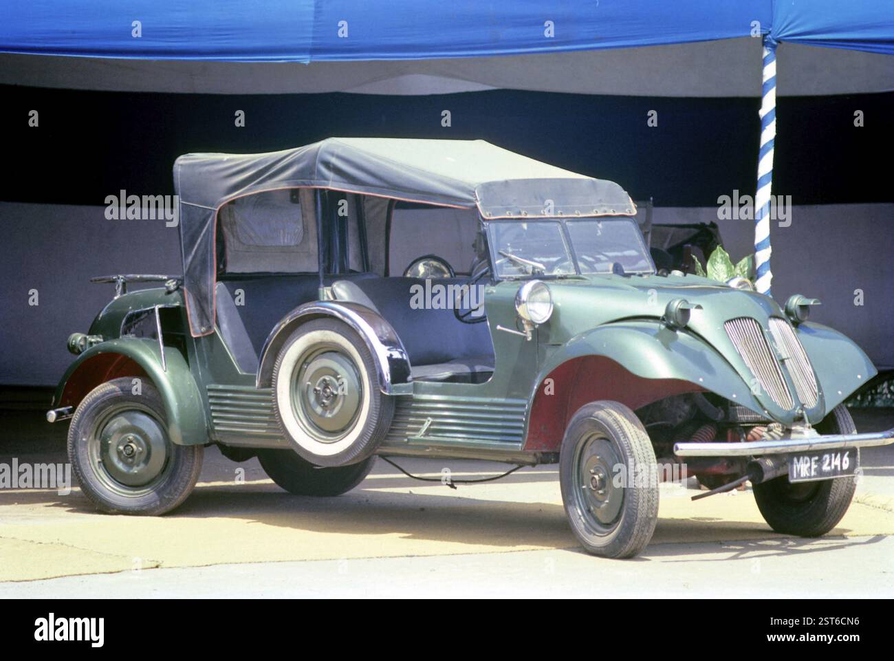 Vintage car lateral view hi-res stock photography and images - Alamy
