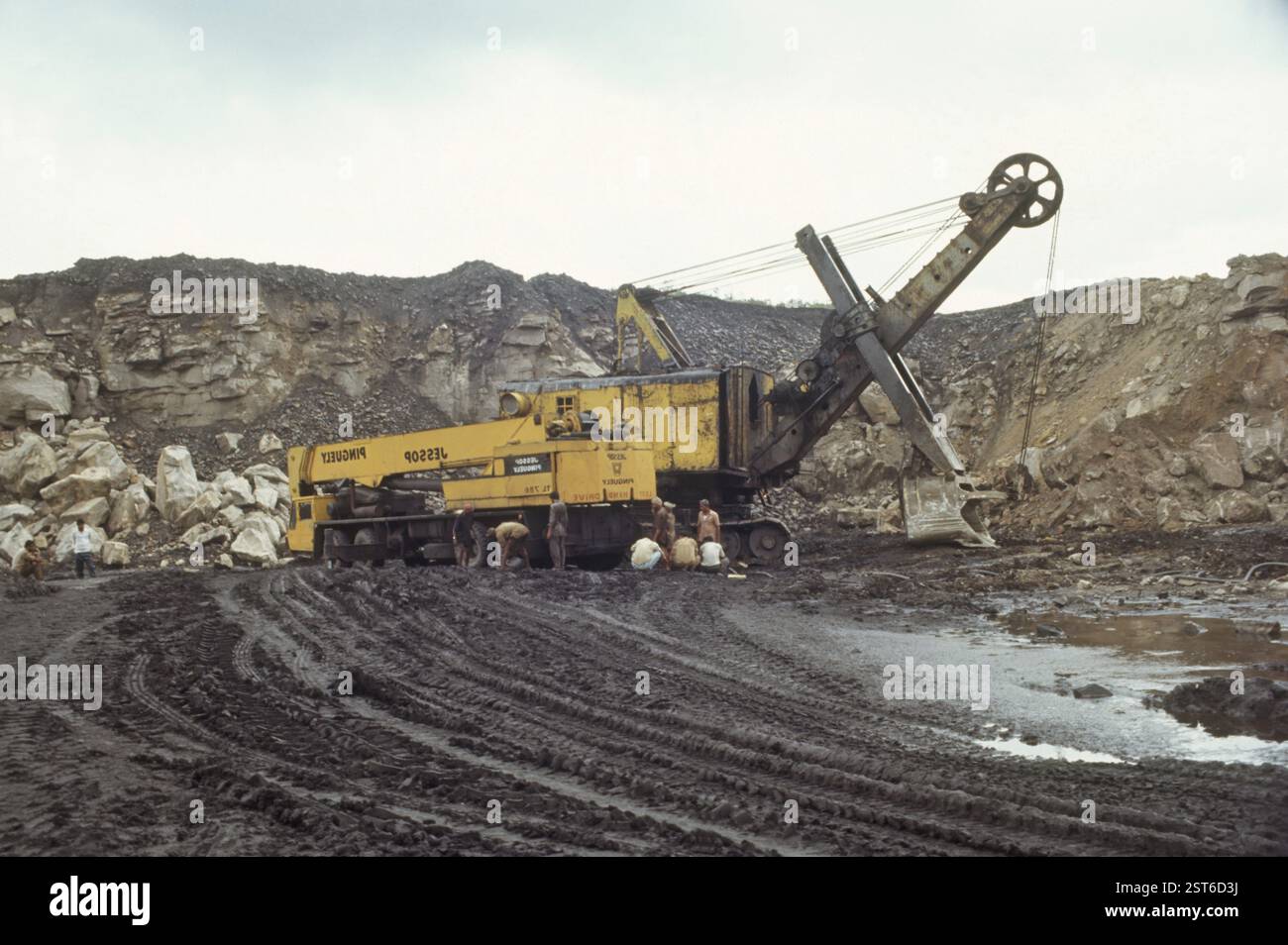 Coal mine, dhanbad, bihar, india Stock Photo - Alamy