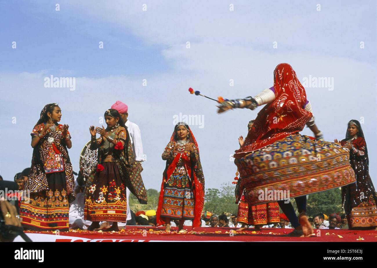 Women performing ghoomer dance, jaisalmer, rajasthan, india Stock Photo ...