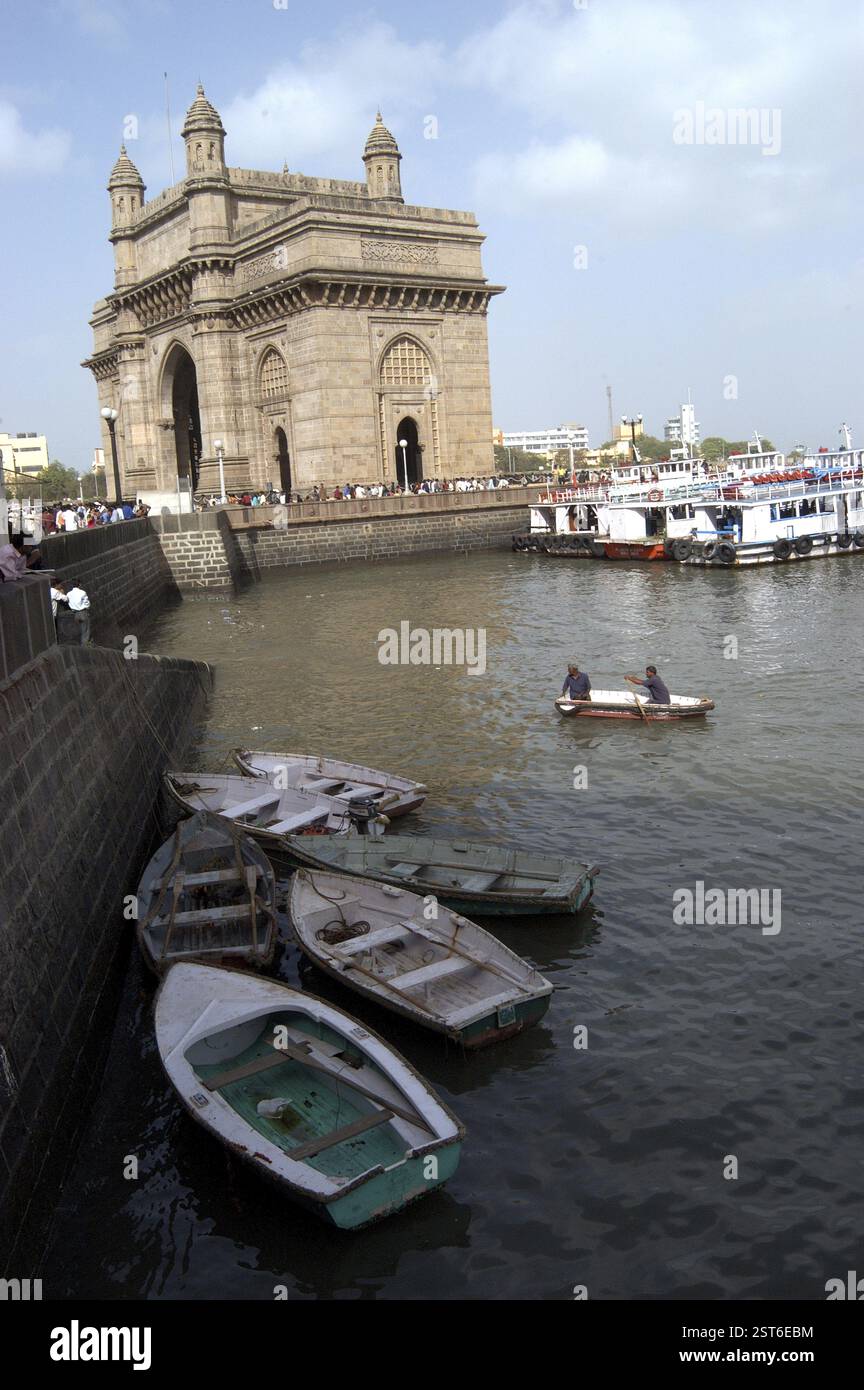 Ferry boats gateway india hi-res stock photography and images - Alamy