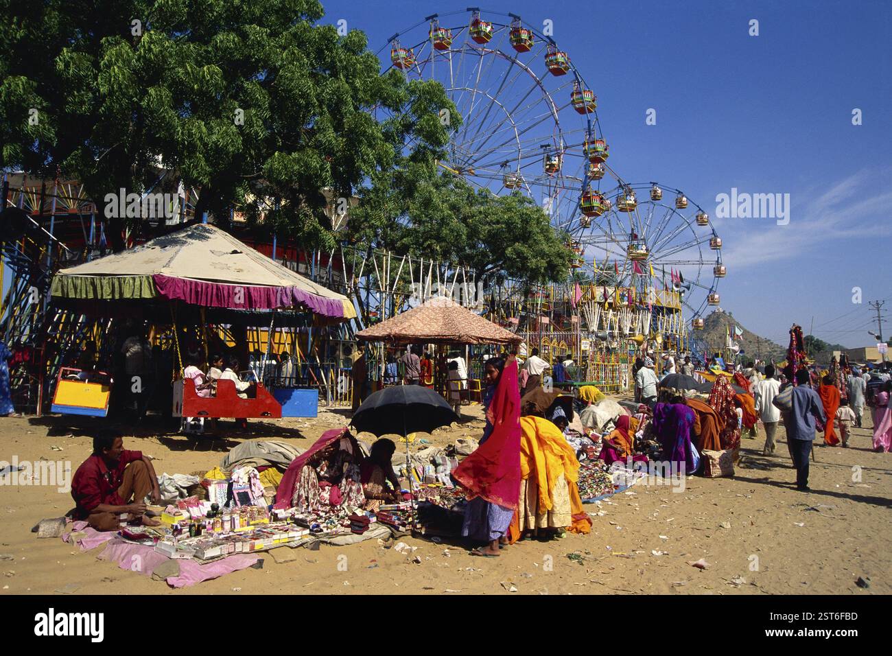 India fair ferris wheel hi-res stock photography and images - Alamy