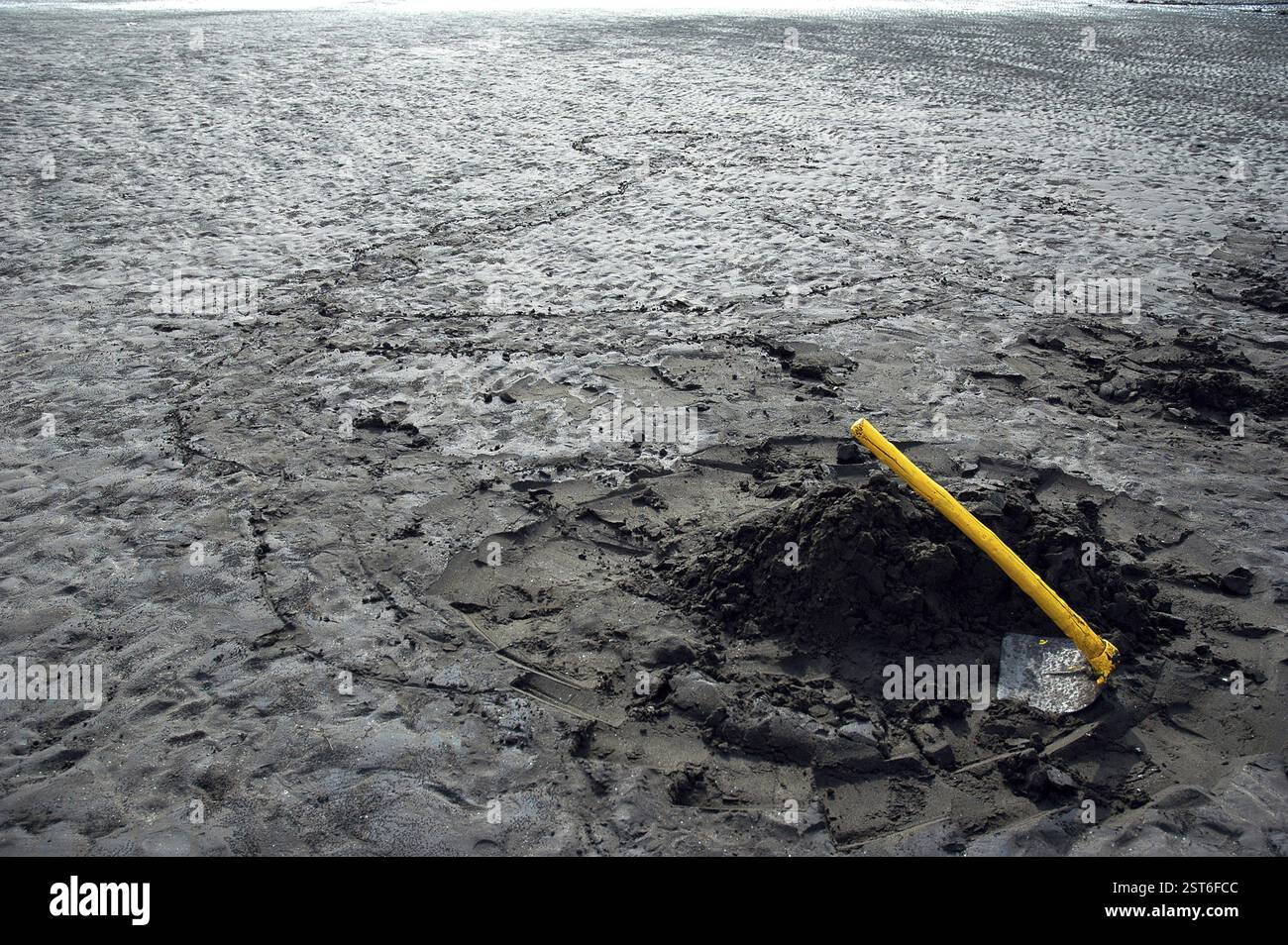 Spade traditional soil digging tool on Juhu beach, Bombay Mumbai ...