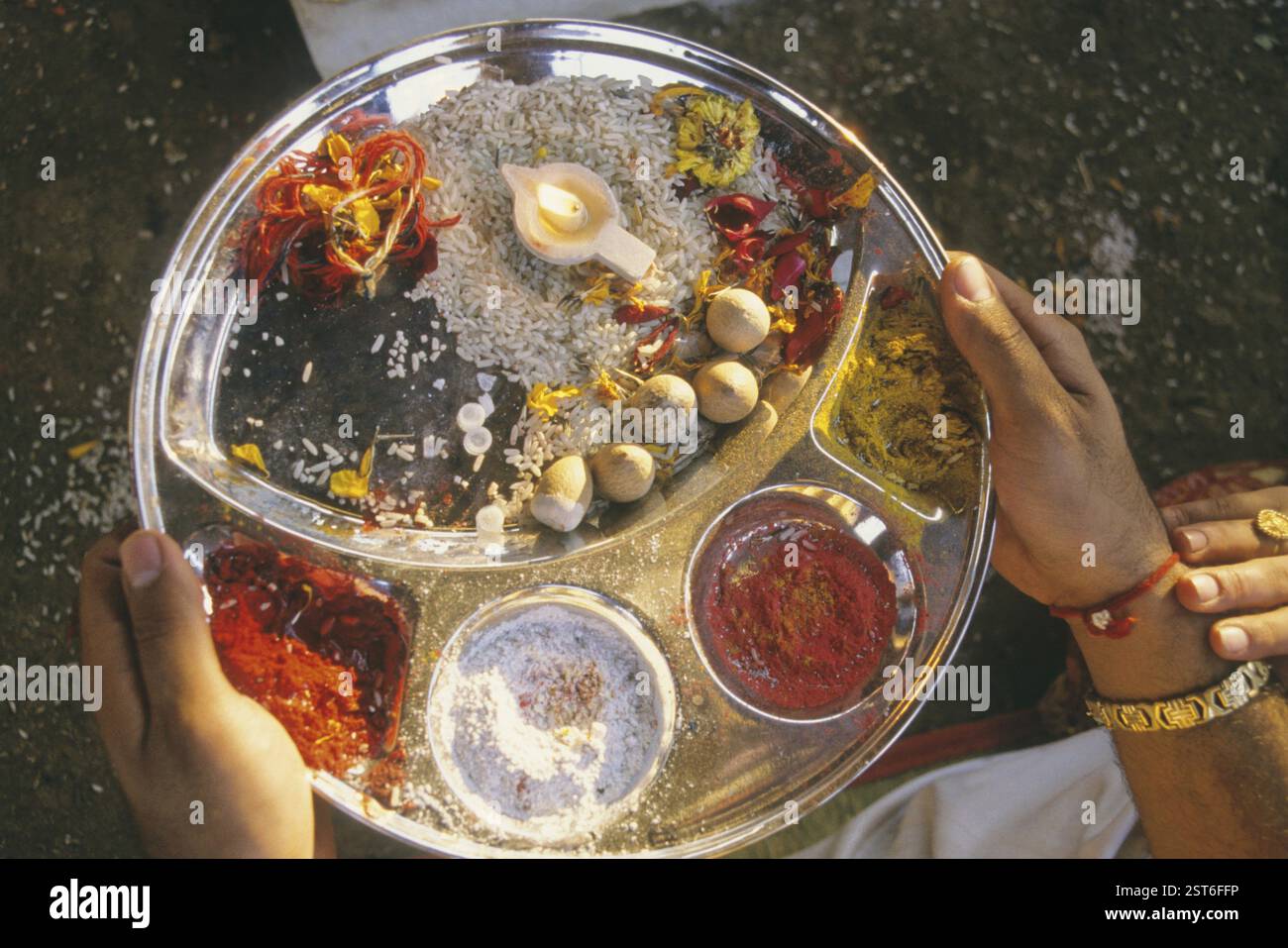 Hindu prayers, swaminaryan, india Stock Photo - Alamy