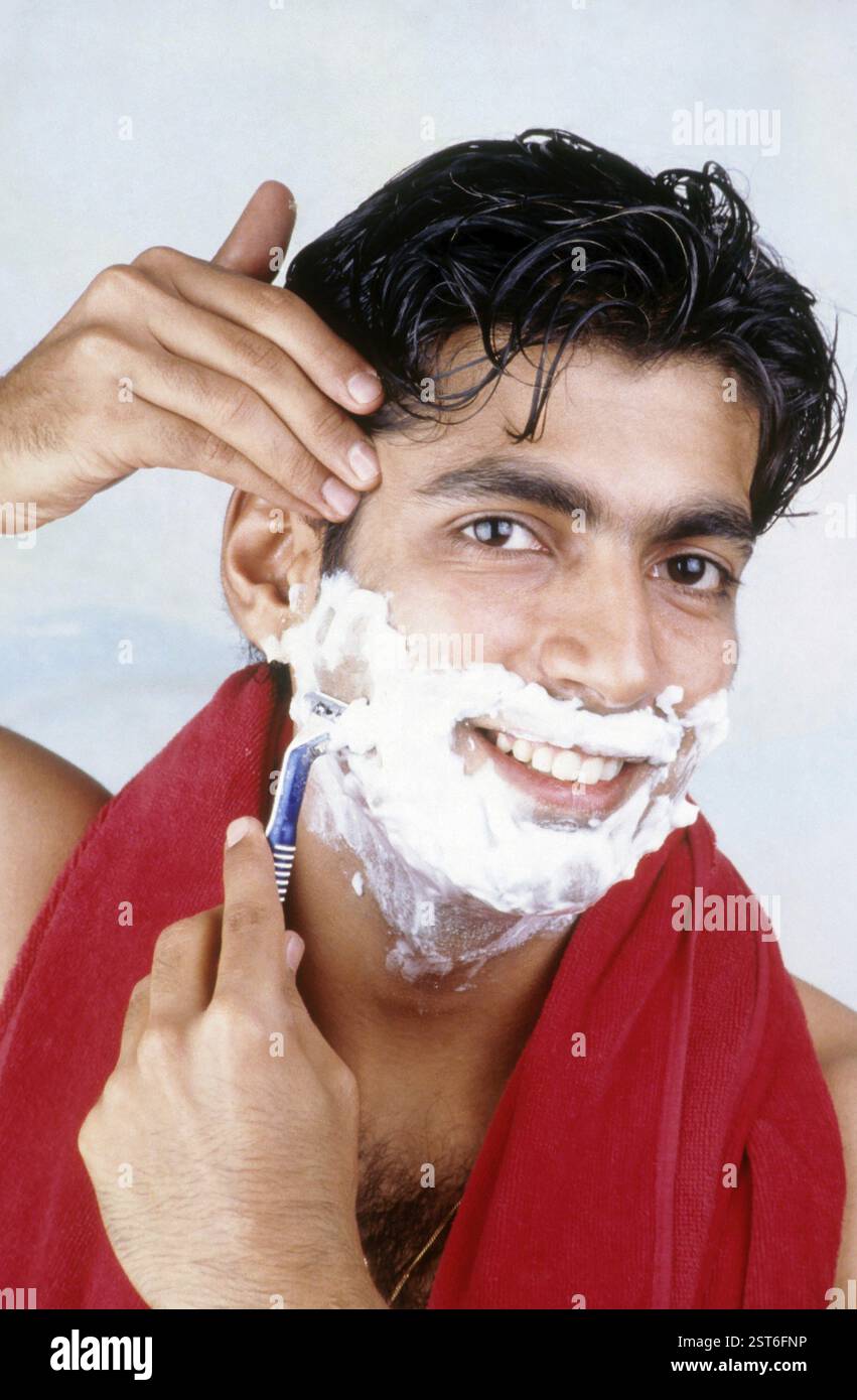 Indian man shaving with a razor Stock Photo - Alamy