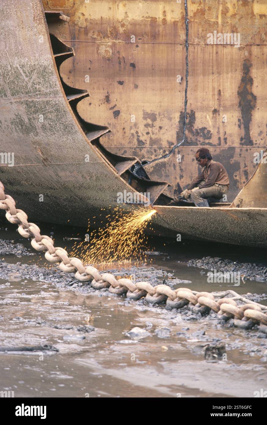 Breaking gujarat india yard hi-res stock photography and images - Alamy