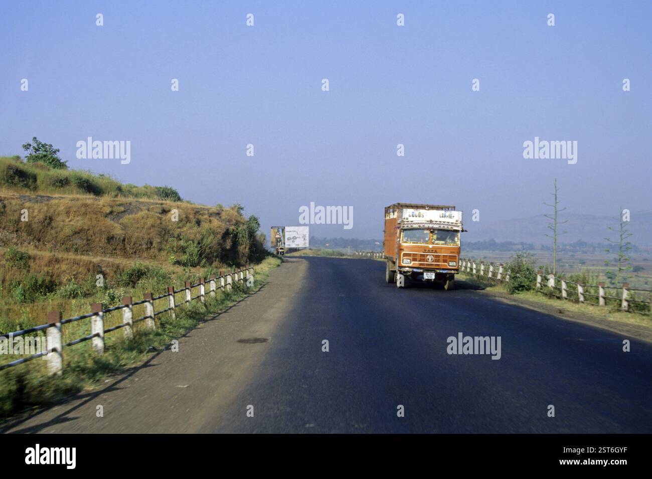 India national highway trucks hi-res stock photography and images - Alamy