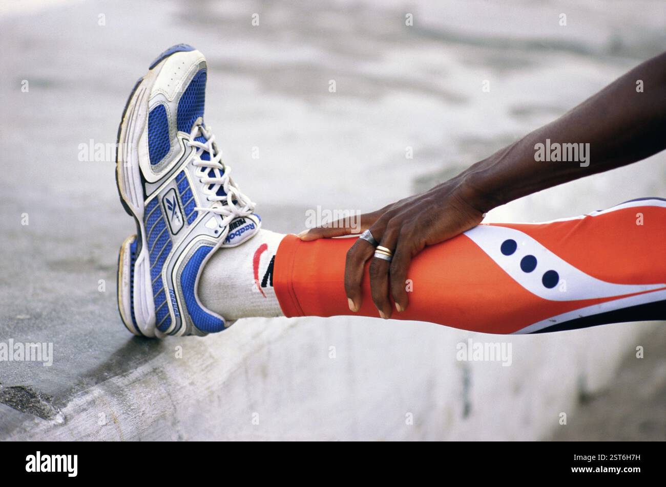 Stretching bodies hi-res stock photography and images - Alamy