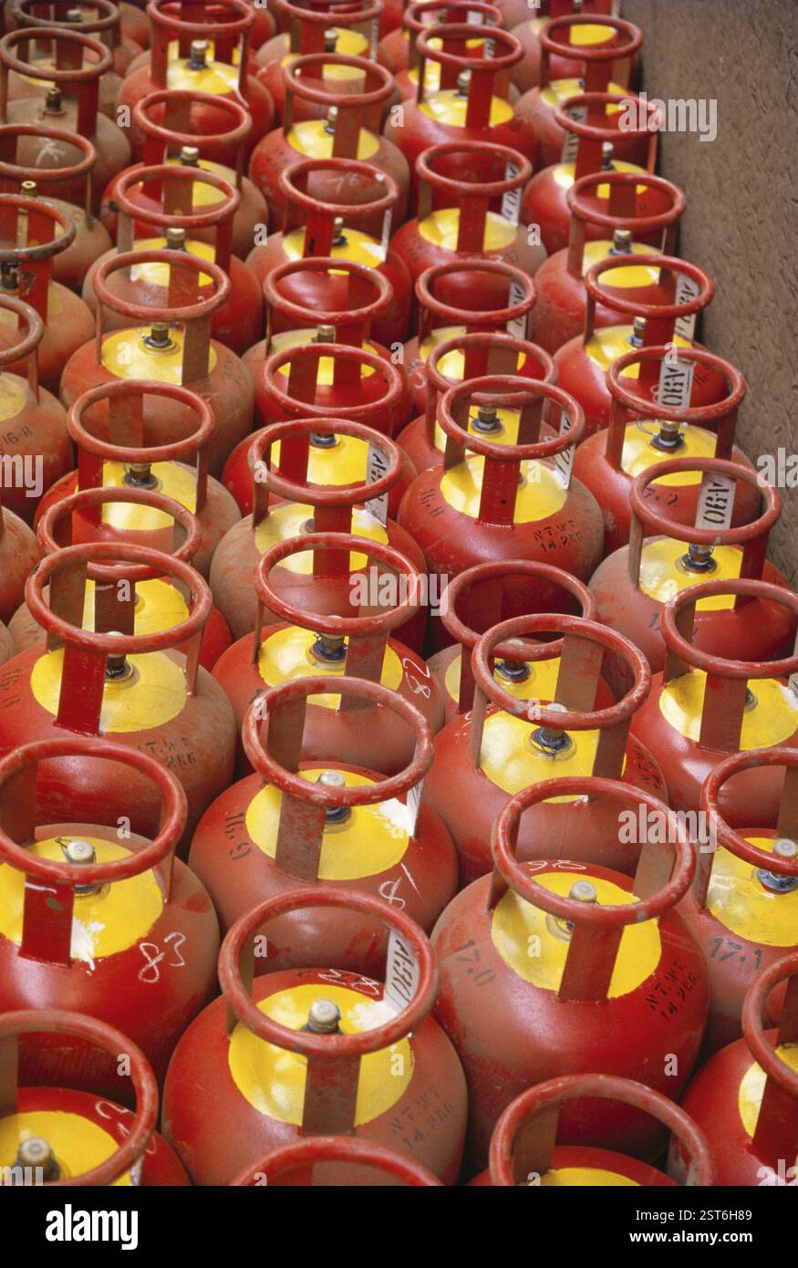 Lpg cylinder india hi-res stock photography and images - Alamy