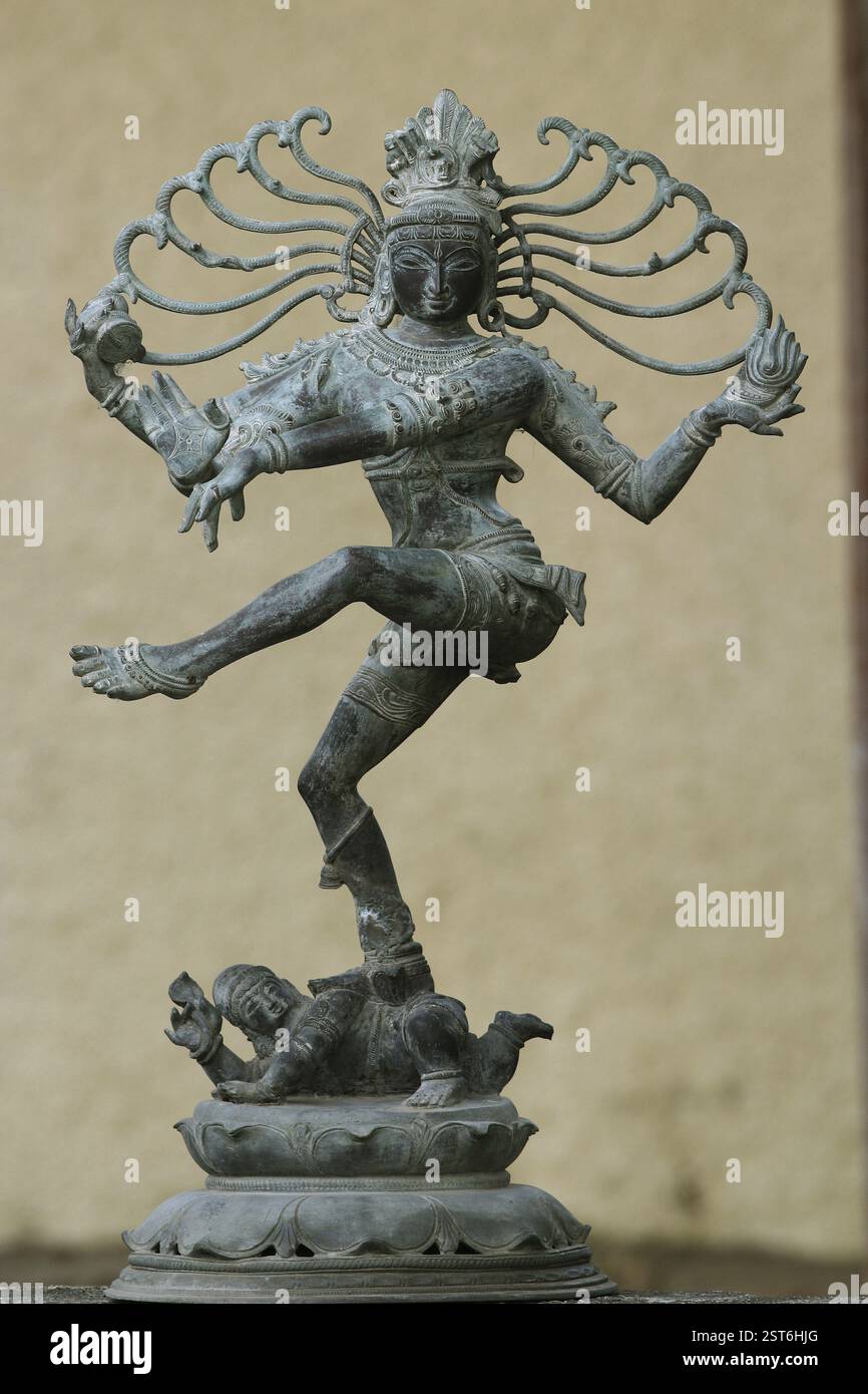 Dancing lord shiva statue nataraja hi-res stock photography and images ...