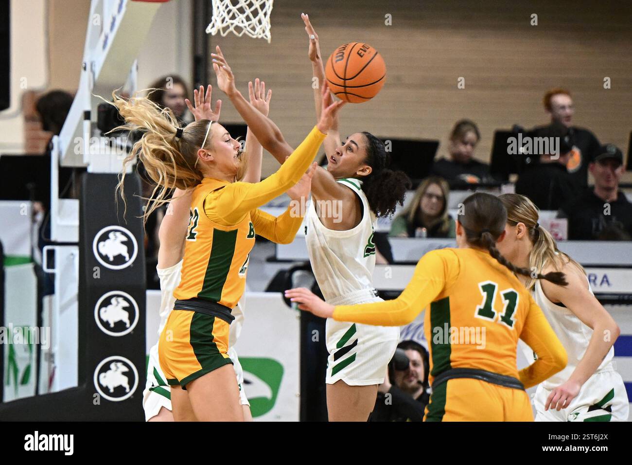 North Dakota Fighting Hawks forward Kiera Pemberton (9) attempts to ...